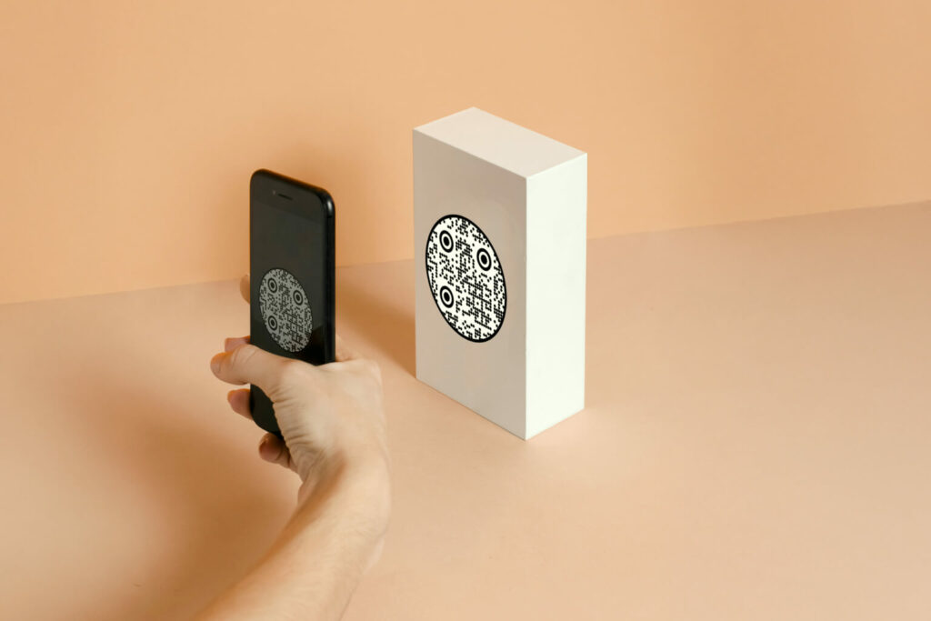 How to Embed Images in QR Codes | Pageloot